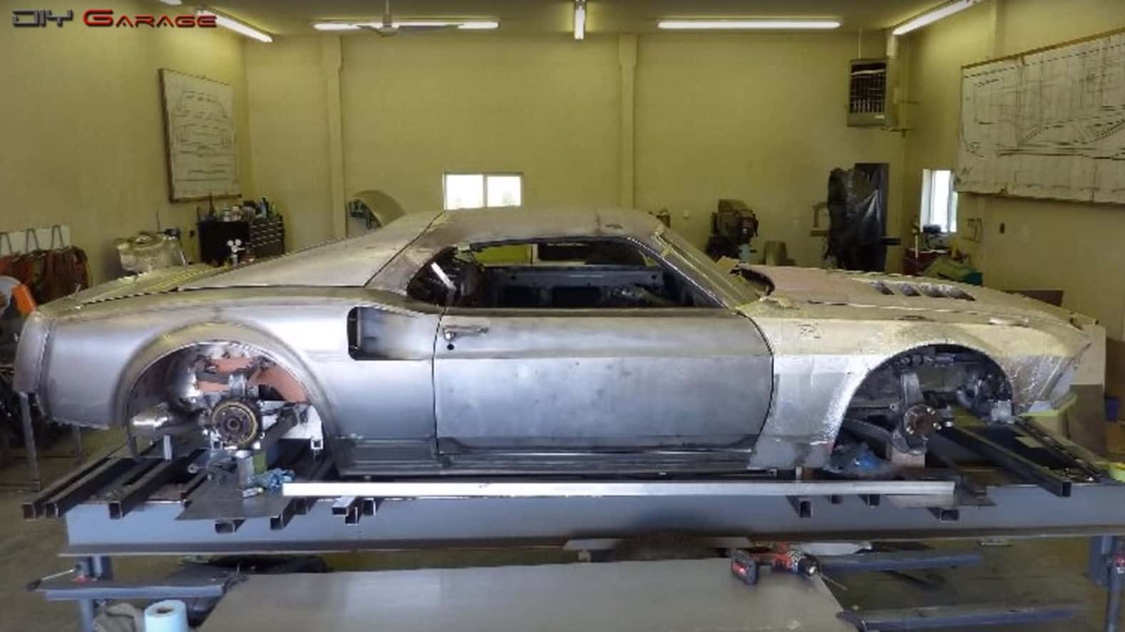 The Mach 40 ~ 1969 Mustang Mach 1 Meets 2006 Ford GT