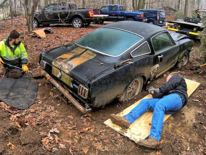 Rear-End Widths of Classic American Cars